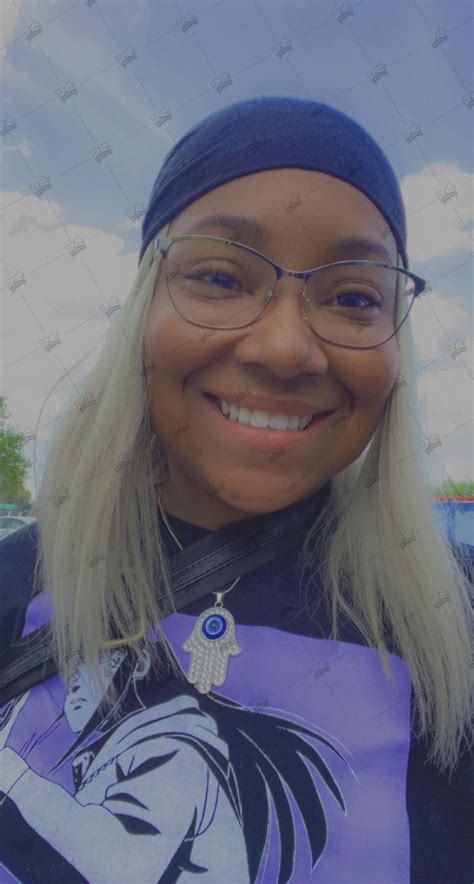 Tipping 10 To Anyone Able To Remove The Glare In The Glasses And The