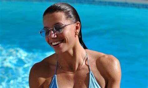 27 річна Бех Романчук показала себе в купальнику з усіх Зірки стиль та здоровя