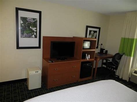 Is There A Breakfast At City Express By Marriott Lafayette Pictures