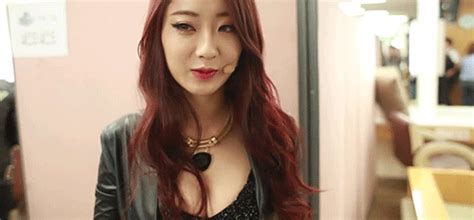 경리 가슴에 키스마크 후방주의 꾸르