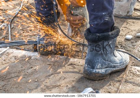 Стоковая фотография 1867913701 Cutting Reinforcement Hand Tools