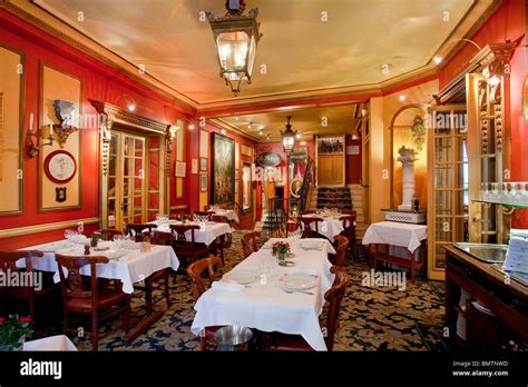 Le Procope Restaurant Paris Fotos Und Bildmaterial In Hoher Auflösung