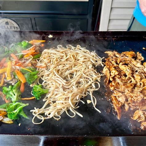 Shrimp And Noodle Stir Fry The Flat Top King