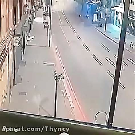 لحظه تصادف رنجرور و فرار سارقین در انگلیس