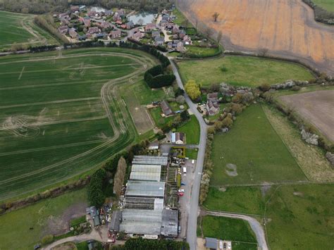 경치 경치가 좋은 고요한 공중 촬영 광활한 나무 널찍한 녹지 농업 농지 농촌의 드론 촬영 드론으로 찍은 사진 들판 목가적인 무성한 북반구