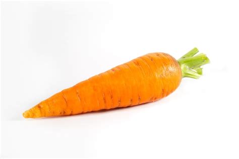 흰색 배경에 고립 된 한 당근 프리미엄 사진