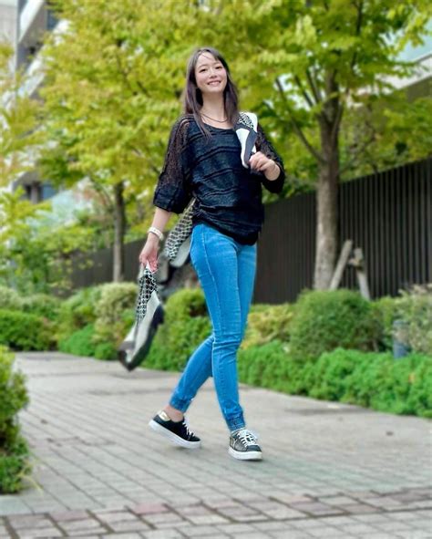 吉山りささんのインスタグラム写真 吉山りさinstagram 「⭐️👖⭐️ スキニージーンズ＆スカーフ ジーンズはストレッチあり⭕️動き