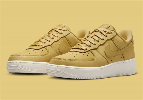 Nike Air Force 1 Low Gold Nubuck Dr9503 700