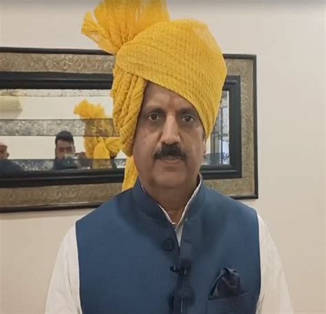 Republic Day 2024 रीवा के एसएएफ मैदान में उप मुख्यमंत्री राजेंद्र शुक्ल ने फहराया तिरंगा