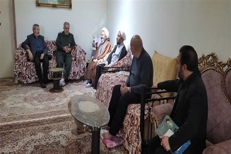 فرمانده سپاه شاهین‌دژ با خانواده شهید مصطفوی دیدار کرد