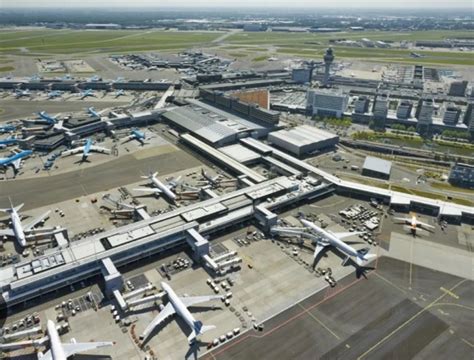 به نظرم تمام اقدامات و فعالیت‌هایی که در فرودگاه‌ها انجام می‌شه، یکی از Ali Setayesh