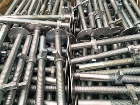 Adjustable Base For Scaffolding