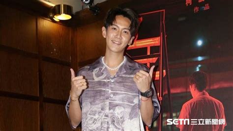 才和峮峮傳曖昧情柯震東直播無預警驚吐我要結婚了 正妹經紀人愣住 娛樂星聞