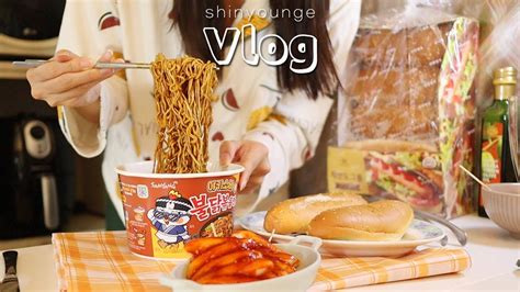 Eng 자취 브이로그🌭 꿀조합 불닭볶음면 야끼소바빵 만들고 떡꼬치 먹는 자취생 요리 브이로그🍡 무생채 만들고 수제비 먹는