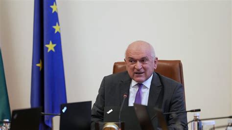 Кабинетът предлага до края на март да е в сила законът който трябва да замени редовен бюджет