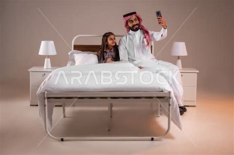 الحب والحنان الاسري، رعاية الأب لأطفاله والعناية بهم، قضاء أوقات ممتعة