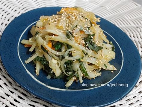 감자채소볶음냉장고속 채소들 헤쳐모엿