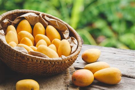 A Guide On How To Tell If A Mango Is Ripe Food Champs