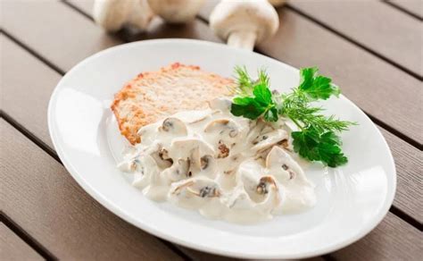 Печериці в вершках як приготувати на сковорідці в духовці і мультиварці простий покроковий