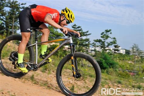 자전거 시장의 트렌드세터 스페셜라이즈드의 2016 브레이크어웨이 파티 라이드매거진