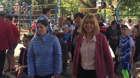 Йорданка Фандъкова присъства на откриването на нова спортна площадка в 60 ОУ в кв „Бенковски