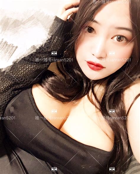 被议论为职场肉便器又怎样？ 我这样的存在不也是可以帮男同事缓解压力的嘛😔 明明为公司付出了超多😭 难道不算是有优势的职场福利吗～ 冉冉喜欢释放的骚女 Ranran5201