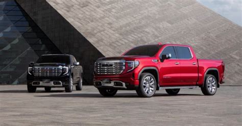 주차선 넘는 대형 픽업트럭 Gmc 시에라 이틀 만에 완판 주차선 넘는 대형 픽업트럭 Gmc 시에라 이틀 만에 완판