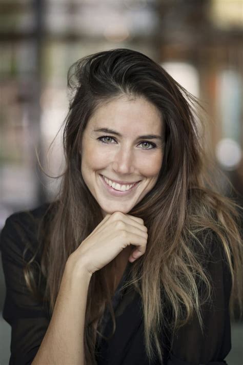 Iris Hond Pianist And Motivational Speaker Speakers Academy En