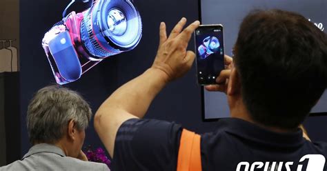 홀로그램으로 여는 광고 세계