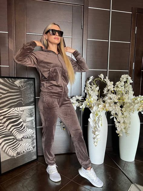 Спортивний жіночий костюм велюр Xs Коричневий Брендовий одяг Rozetka