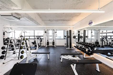 깨끗한 화이트톤 고급스러운 대리석 90평 피트니스센터 인테리어 광주 남구 송하동