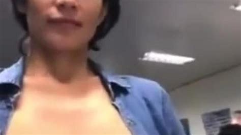Beautiful Cougar Flash Her Co Worker Porn Videos