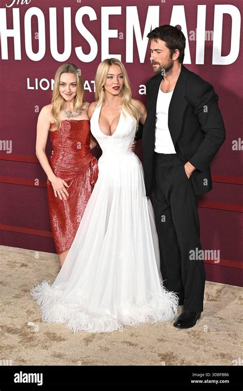 Amanda Seyfried Sydney Sweeney Und Brandon Sklenar Bei Der Premiere