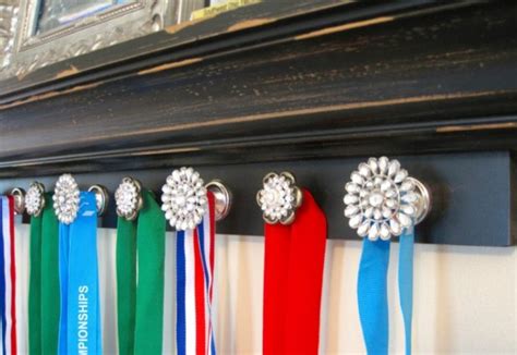 23 Splendid DIY Display Cases Design To Make A Cozy Room