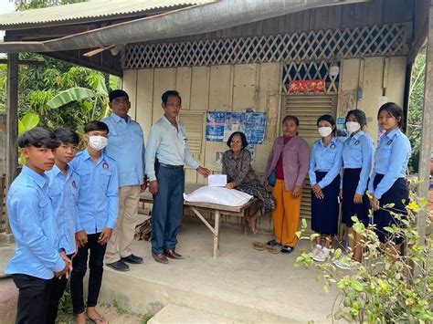 អំណោយប្រចាំខែ របស់លោកឧត្ដមសេនីយ៍ឯក រ័ត្ន ស្រ៊ាង បានប្រគល់ដល់ដៃពលរដ្ឋទីទាល់ក្រ១៧គ្រួសារ Timely