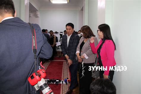 Фото МСНЭ ээс ХЗДХ ийн сайд болон бүлгийн дарга нарт албан бичиг хүргүүллээ