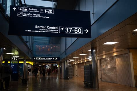 전자 정보 공항 게시판 국경 통제 게이트 방향 공항 터미널 복도 공항에 대한 스톡 사진 및 기타 이미지 공항 국경 핀란드 Istock