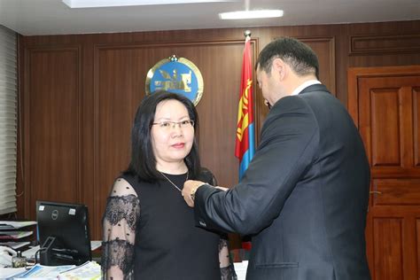 Зам тээврийн салбараас төрийн шагналтнууд төрлөө Зам тээврийн яам