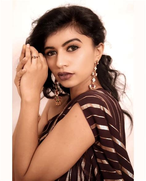 தாயான பிறகும் இப்படி ஒரு கிளாமரா இளசுகளின் தூக்கத்தை கெடுக்கும்