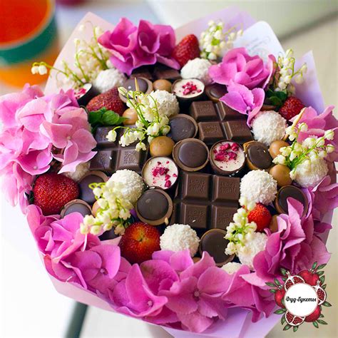 Букет из конфет, шоколада и гортензии в Москве ️ купить с доставкой ...