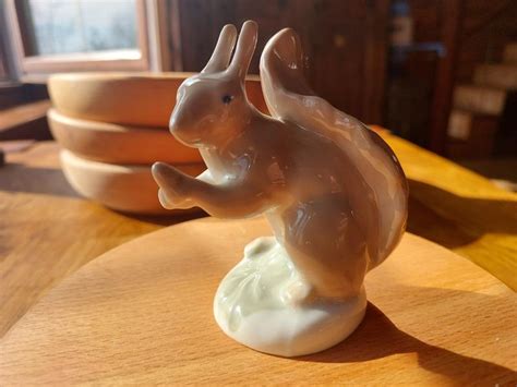 Вінтажна фарфорова статуетка білочка 60 ті роки — ціна 250 грн у каталозі Статуетки Купити