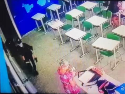 Aluno Que Matou Professora Usou Máscara Igual à Do Massacre De Suzano