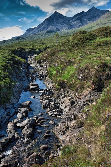 무료 이미지 경치 바다 자연 록 황야 보행 하이킹 꼬리 호수 모험 골짜기 낭떠러지 지역 산등성이 지질학 알프스 산맥 배낭 여행 고원