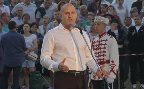 Издигат националния флаг на Рожен Радев Днес казваме не на нихилизма и безродието ВИДЕО