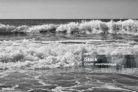 바다 모래 하늘과 여름 날 아름 다운 열 대 해변 아름 다운 해변과 열 대 바다 해안 관광 리조트에 대한 스톡 사진 및 기타 이미지 관광 리조트 기후 묘사 레저 추구