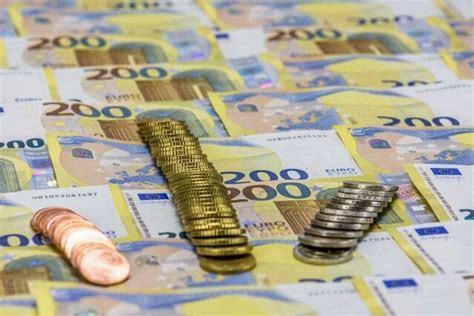 Vrabotuvanje Граѓаните заштедиле 6 5 милијарди евра а кај банките се должни четири милијарди евра