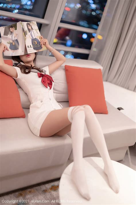 XiuRen No 3844 女神ヤンチェンチェンヨメ個室純制服白ストッキング半裸完璧な体誘惑写真 写真アルバム