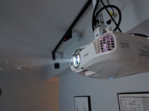 家庭投影入门指南（上）：关注重要参数并选择合适的投影仪及幕布 财经头条