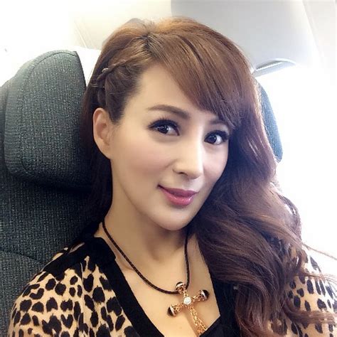 Вы никогда не поверите что этой матери троих детей 50 лет