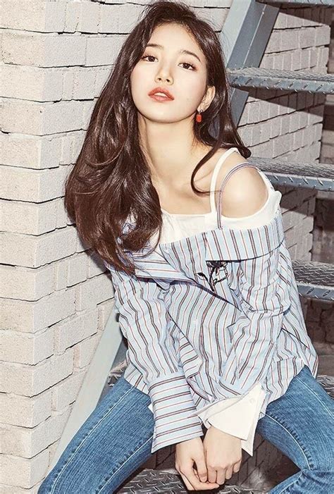 수지 배수지 1 가수 걸그룹 미쓰에이 멤버 영화배우 게스 Guess 2017 S S Collection Suyz Denim 썸머 티셔츠